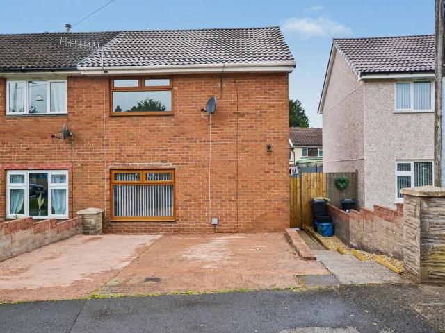 2 bedroom end of terrace house to rent