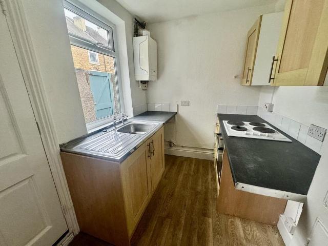 2 bedroom end of terrace house to rent