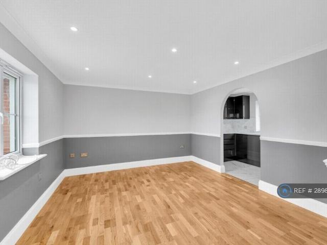 2 bedroom end of terrace house to rent