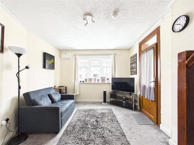 2 bedroom end of terrace house to rent