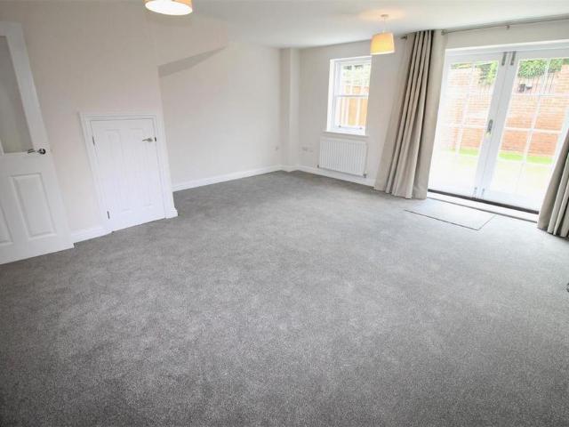 2 bedroom end of terrace house to rent