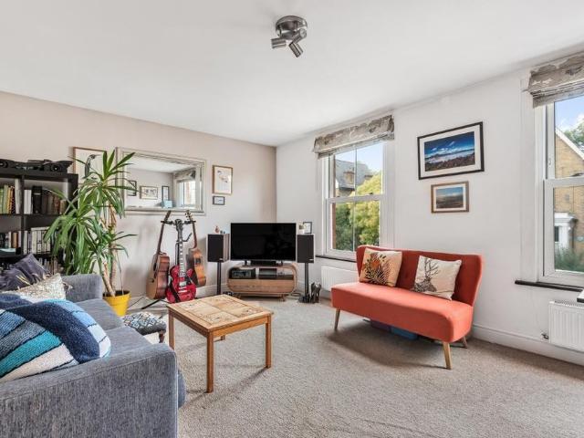 2 bedroom end of terrace house to rent