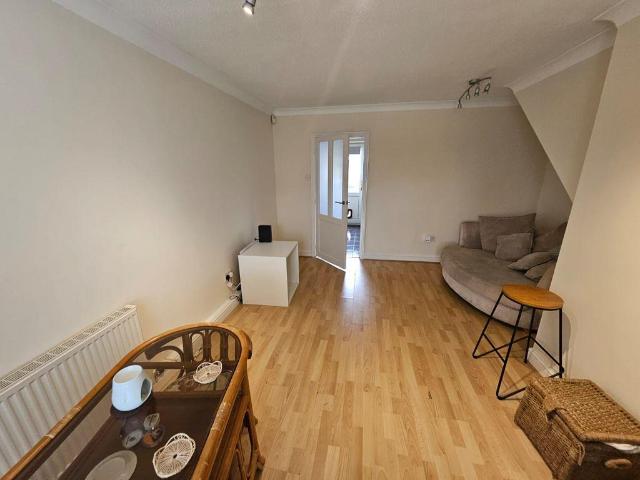 2 bedroom end of terrace house to rent
