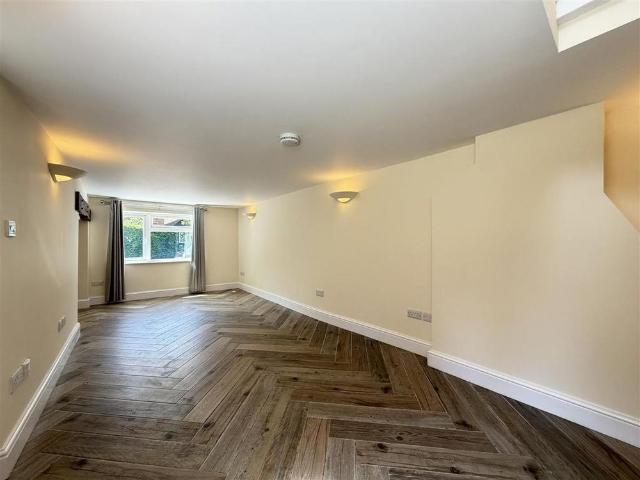 2 bedroom end of terrace house to rent