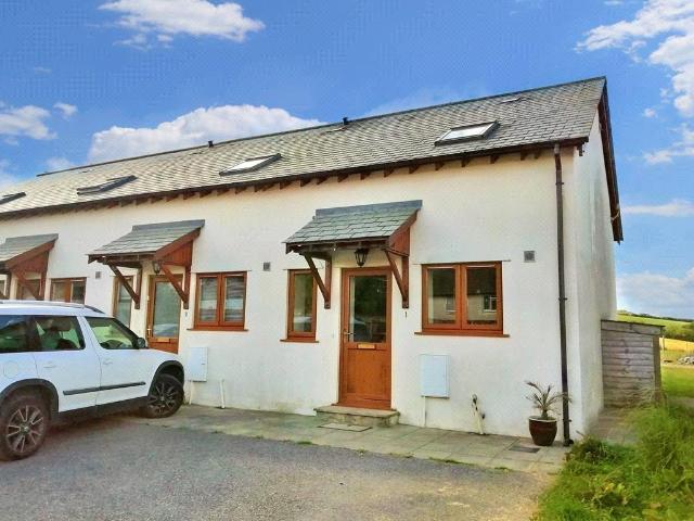 2 bedroom end of terrace house to rent