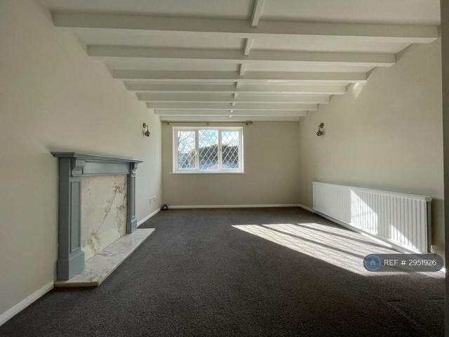 2 bedroom end of terrace house to rent