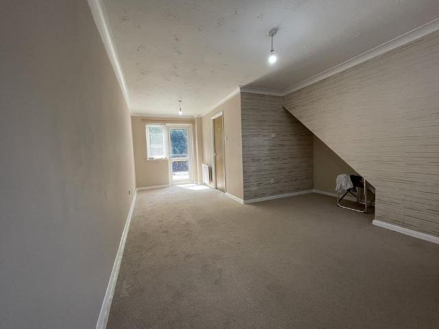 2 bedroom end of terrace house to rent