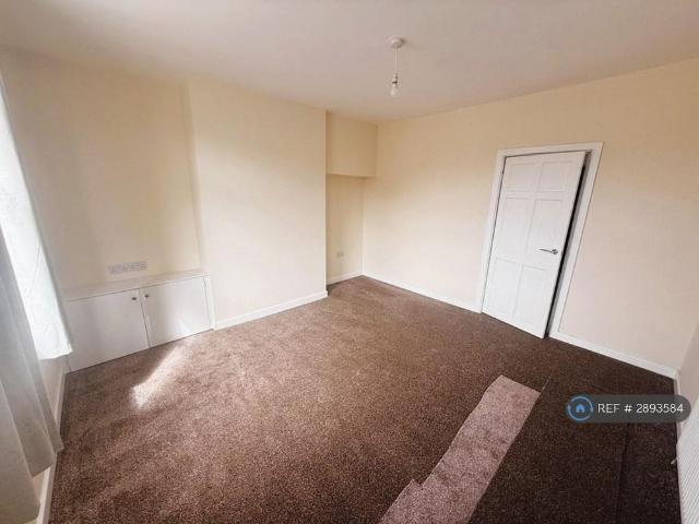 2 bedroom end of terrace house to rent