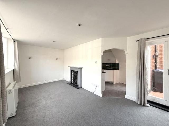 2 bedroom end of terrace house to rent