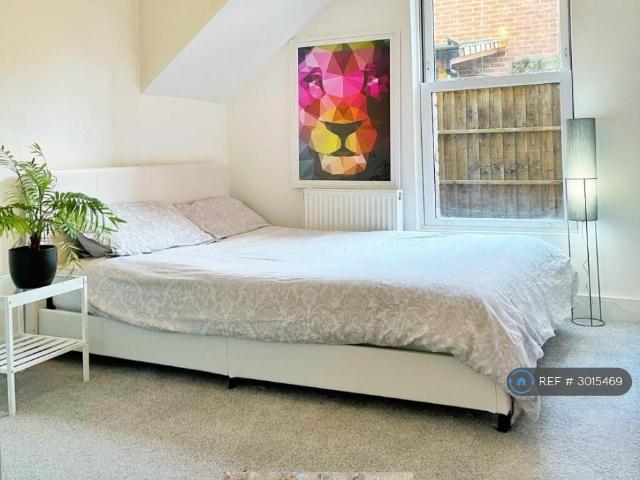 2 bedroom end of terrace house to rent