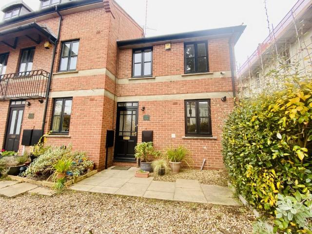 2 bedroom end of terrace house to rent