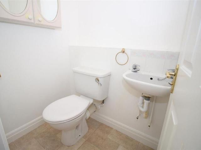 2 bedroom end of terrace house to rent
