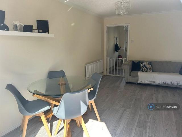 2 bedroom end of terrace house to rent