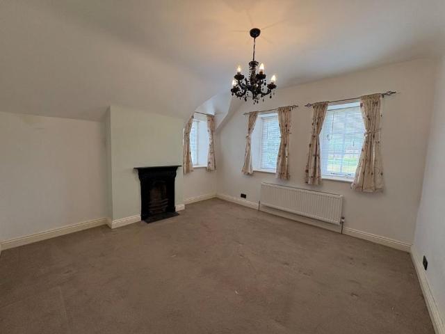 2 bedroom end of terrace house to rent