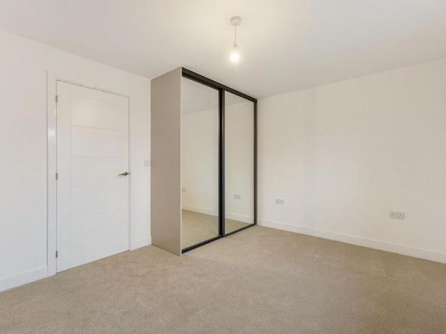 2 bedroom end of terrace house to rent
