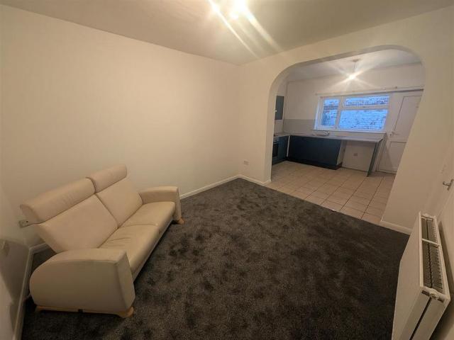 2 bedroom end of terrace house to rent