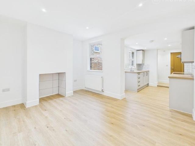 2 bedroom end of terrace house to rent