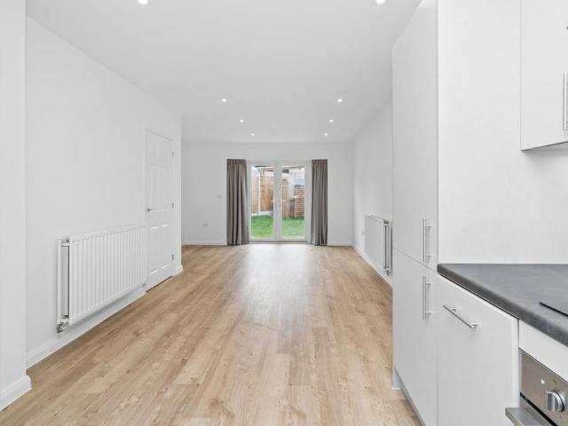 2 bedroom end of terrace house to rent