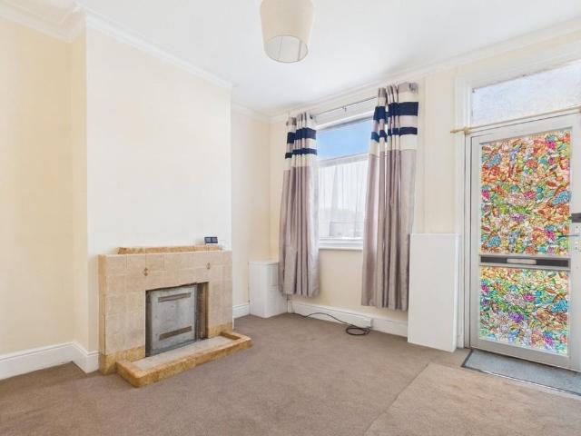 2 bedroom end of terrace house to rent