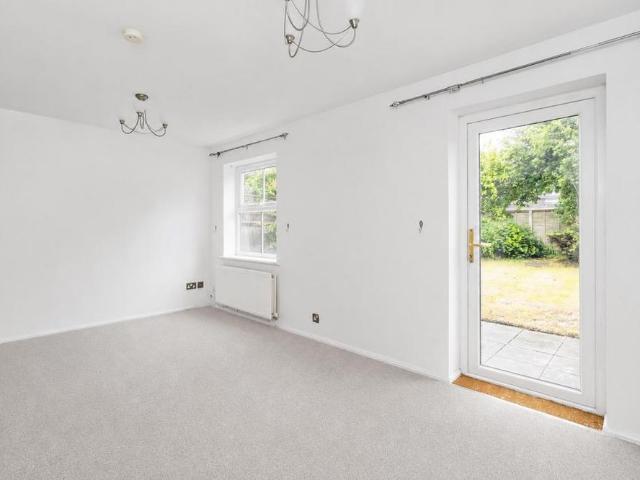 2 bedroom end of terrace house to rent