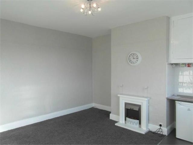 2 bedroom end of terrace house to rent
