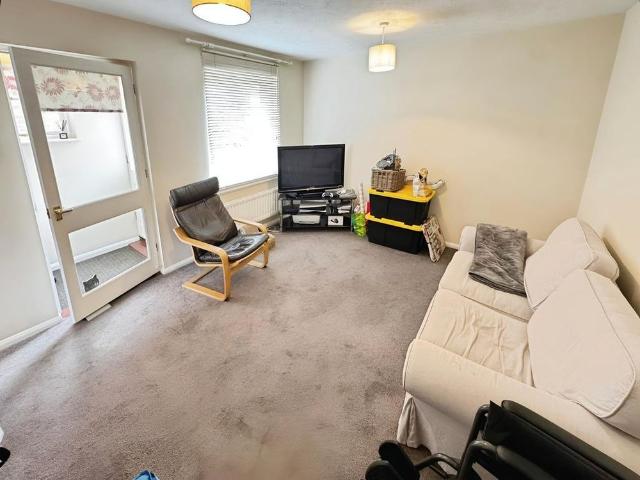 2 bedroom end of terrace house to rent