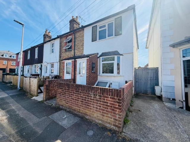 2 bedroom end of terrace house to rent