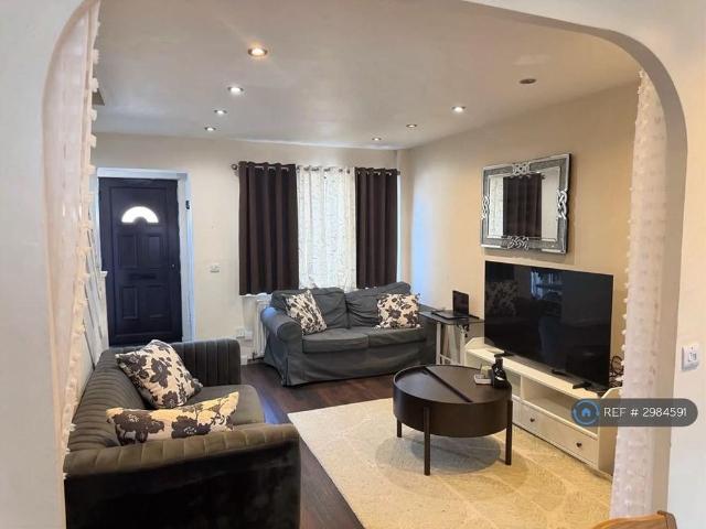 2 bedroom end of terrace house to rent