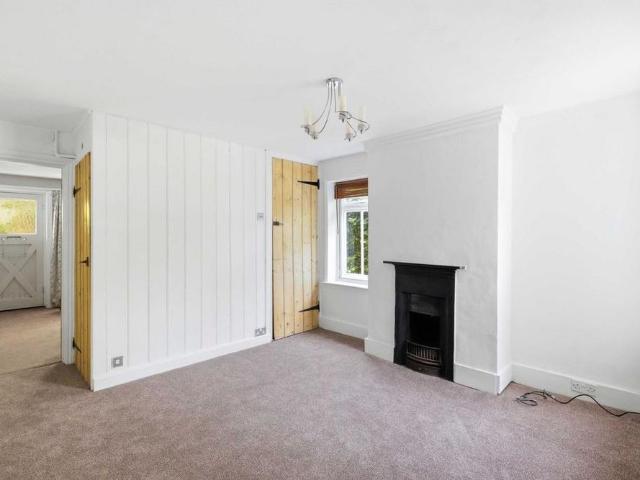 2 bedroom end of terrace house to rent
