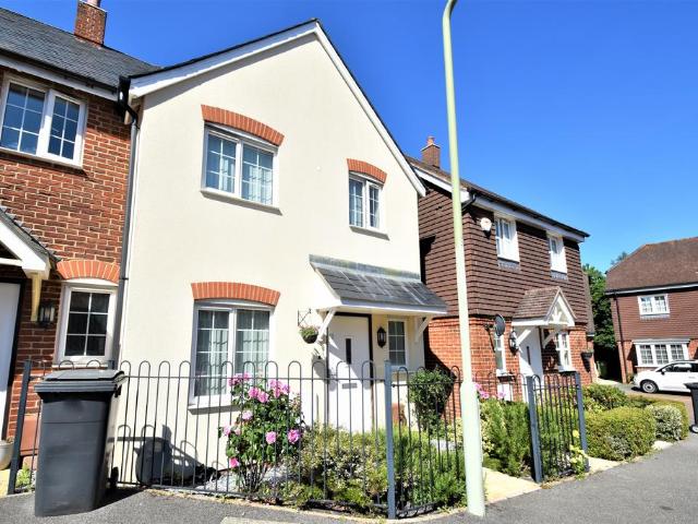 2 bedroom end of terrace house to rent