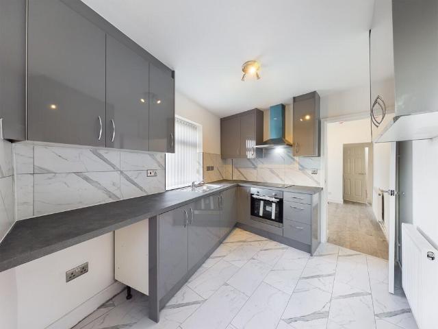 2 bedroom end of terrace house to rent