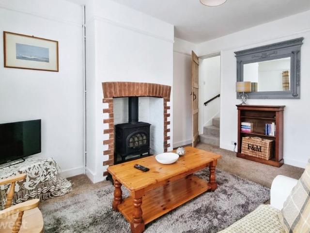2 bedroom end of terrace house to rent