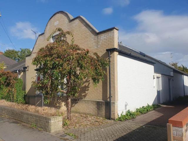 2 bedroom end of terrace house to rent