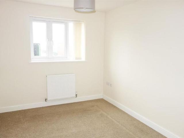 2 bedroom end of terrace house to rent