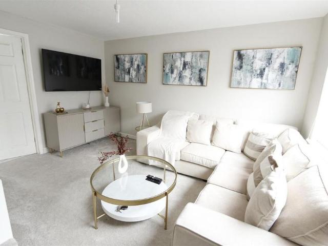 2 bedroom end of terrace house to rent
