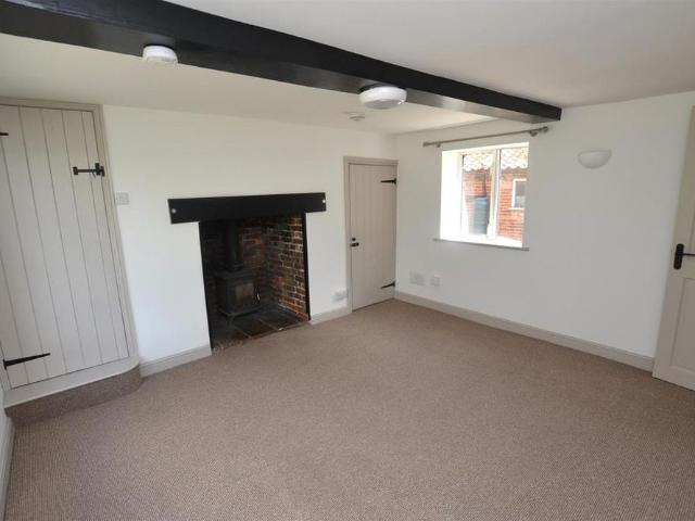 2 bedroom end of terrace house to rent