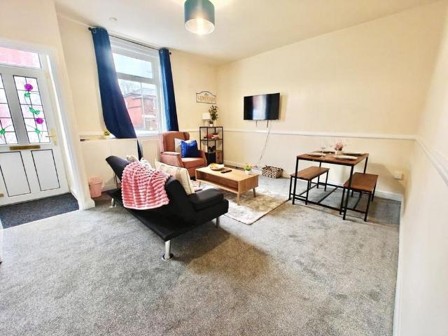 2 bedroom end of terrace house to rent