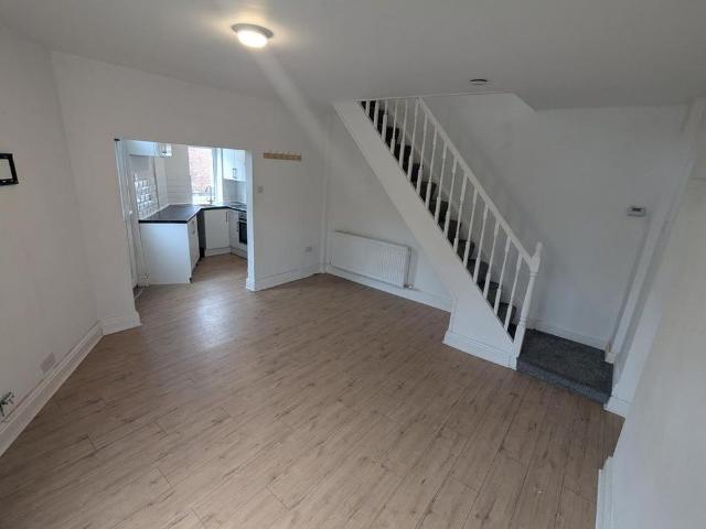 2 bedroom end of terrace house to rent