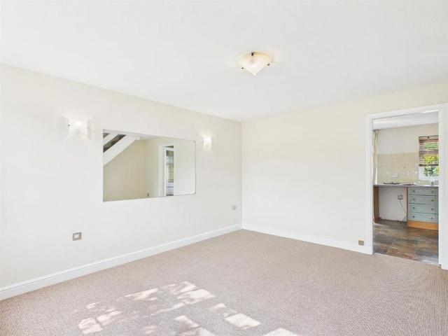 2 bedroom end of terrace house to rent