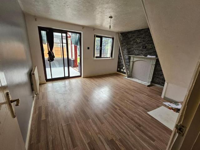 2 bedroom end of terrace house to rent