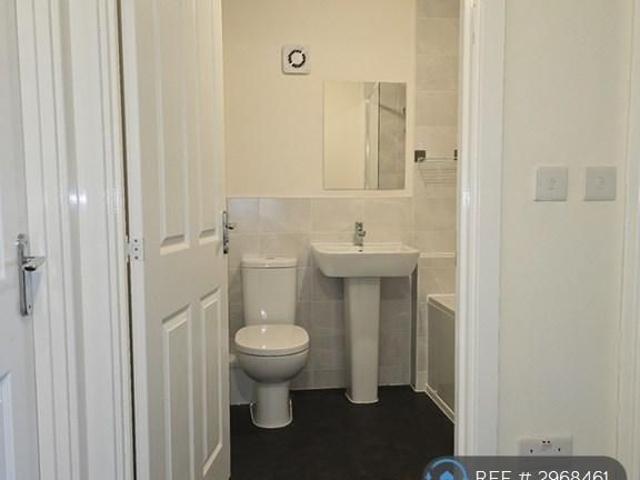 2 bedroom end of terrace house to rent