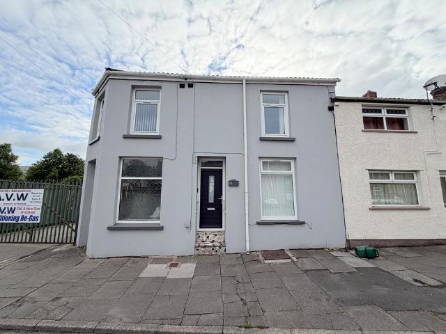 2 bedroom end of terrace house to rent