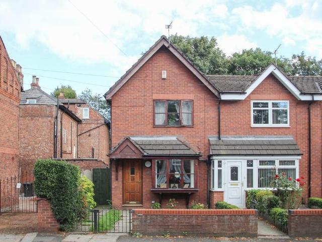 2 bedroom end of terrace house to rent