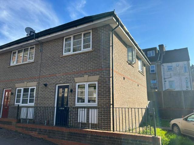 2 bedroom end of terrace house to rent