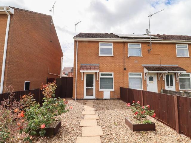 2 bedroom end of terrace house to rent