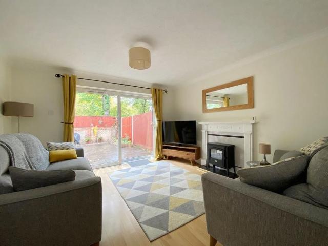 2 bedroom end of terrace house to rent