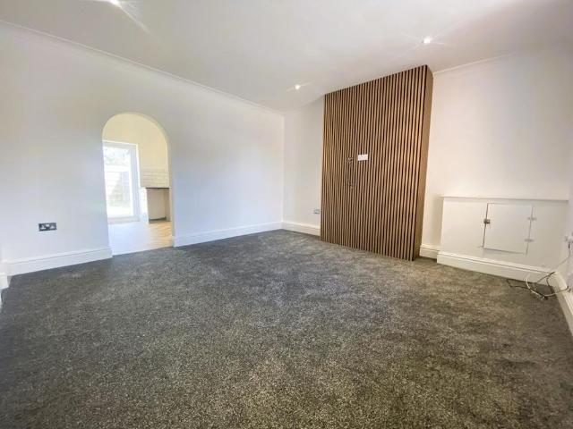 2 bedroom end of terrace house to rent