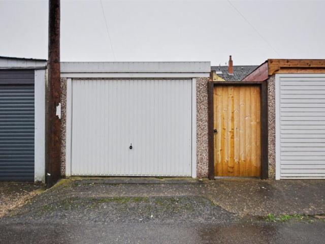 2 bedroom end of terrace house to rent