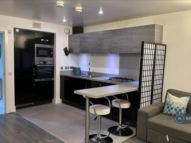 2 bedroom end of terrace house to rent