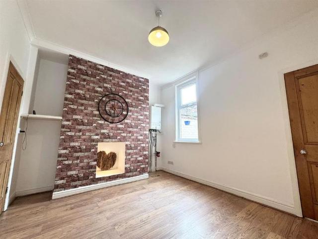 2 bedroom end of terrace house to rent